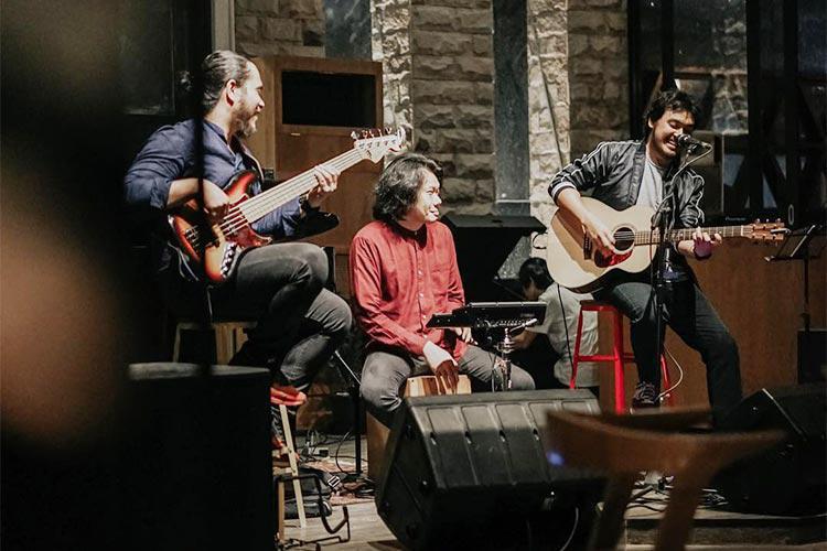 5 Cafe Live Music yang Instagrammable Di Jakarta Selatan.